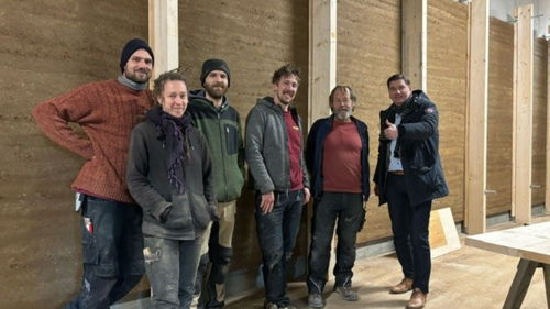 Stampflehm-Wand im neuen Notfall- und Intensivmedizinischen Zentrums ...